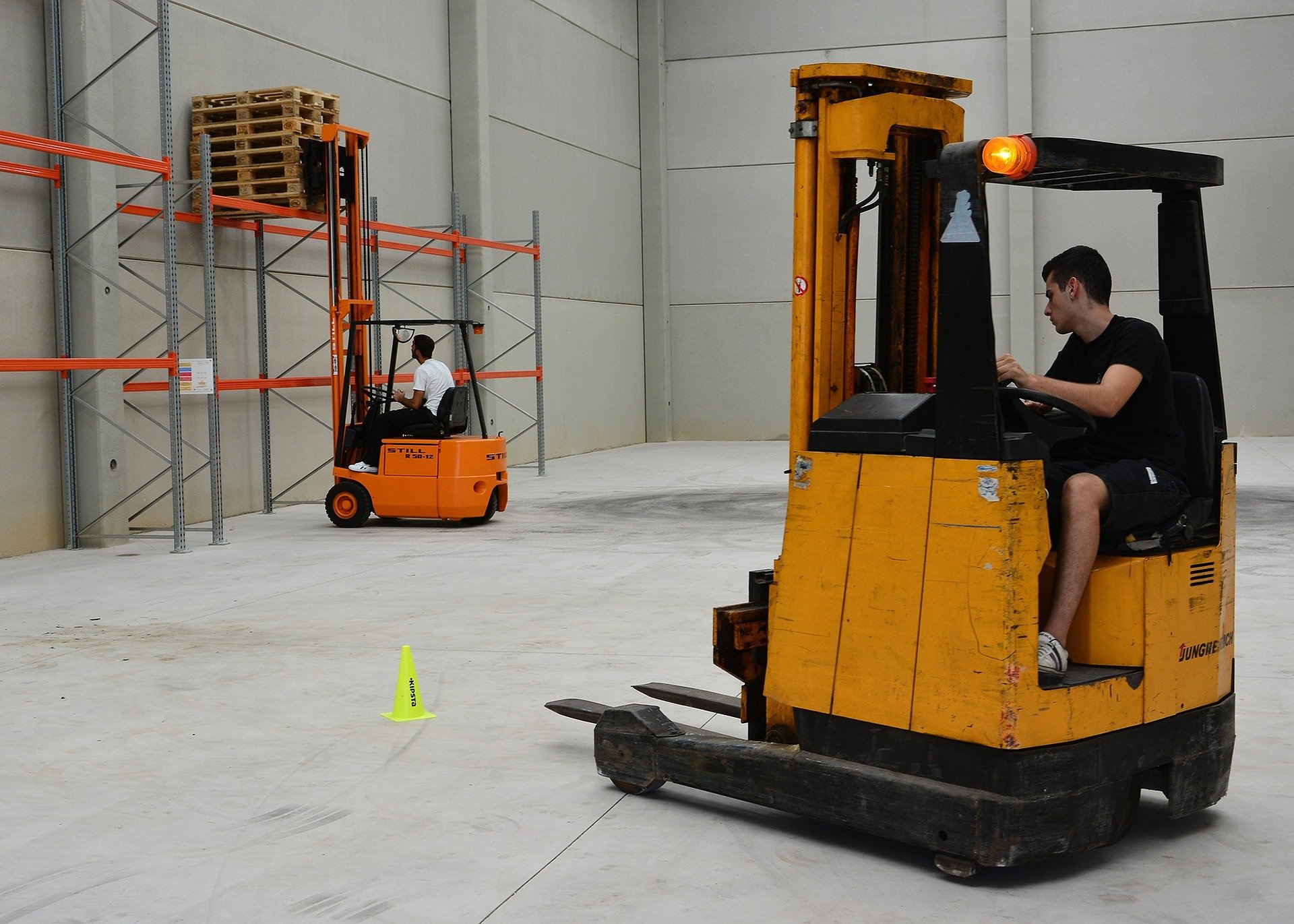 Benefits Of Material Handling Equipment Rental - MHEGURU Benefits Of Material Handling Equipment Rental - MHEGURU